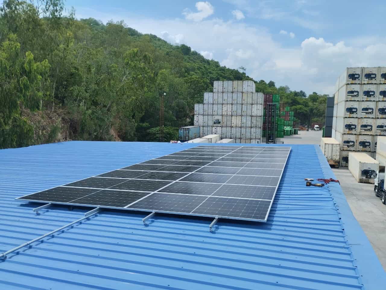 รีวิวงานติดตั้งระบบโซล่าเซลล์ระบบ On Grid ขนาด 10 KW บริษัทรีเฟอร์ ...